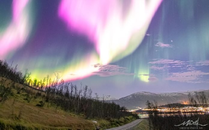 Rara aurora rosa é vista no céu da Noruega - Planeta